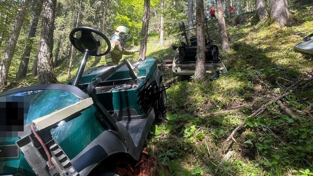 Helicopter operation - “Golf cart” with 85-year-old crashed in Tyrol ...