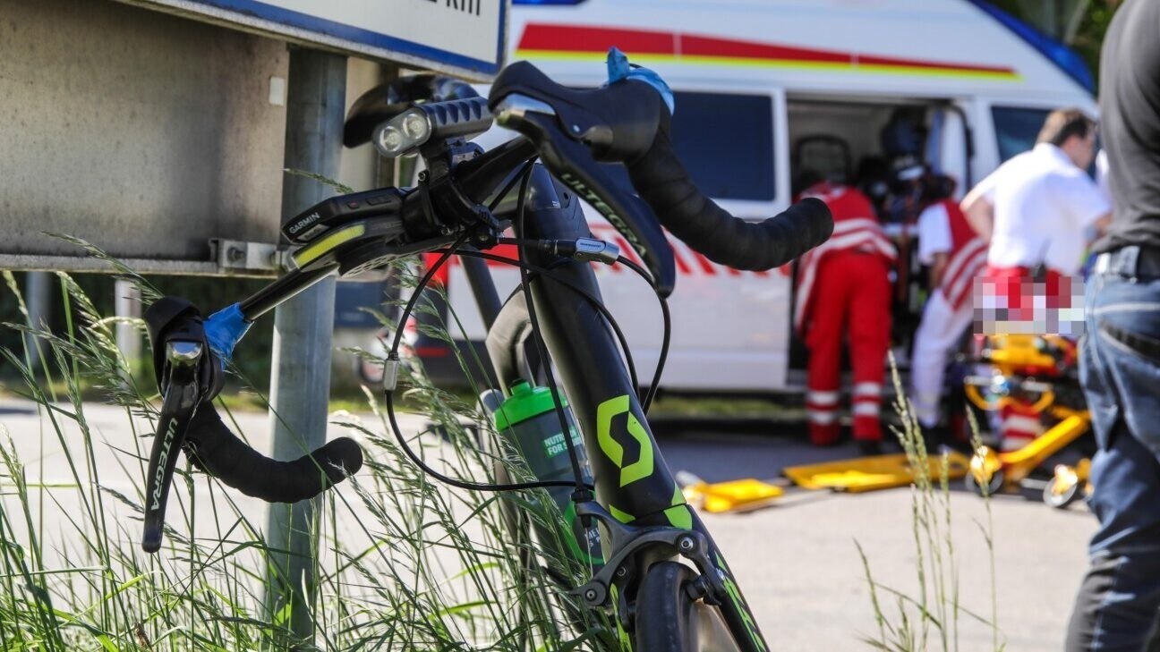 73-Jähriger verletzt - Autolenker fuhr nach Unfall mit Radfahrer davon | krone.at