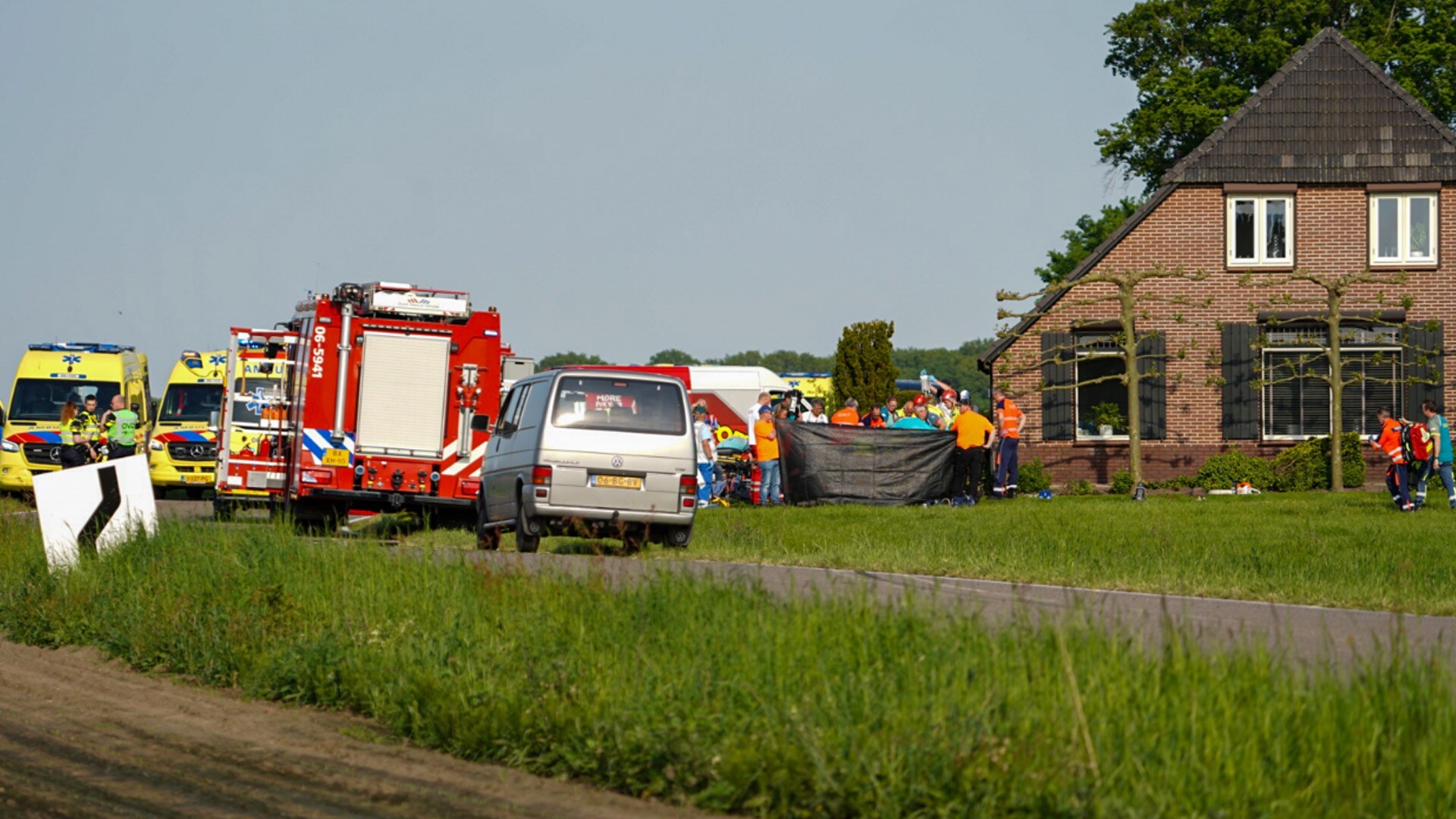 Crashed into garden - French sidecar duo die in accident | krone.at