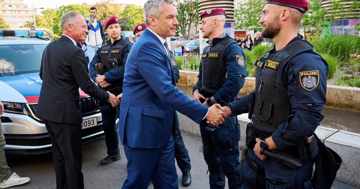Polizei-Großaufgebot - Schwerpunktaktion am Reumannplatz: Kanzler vor ...