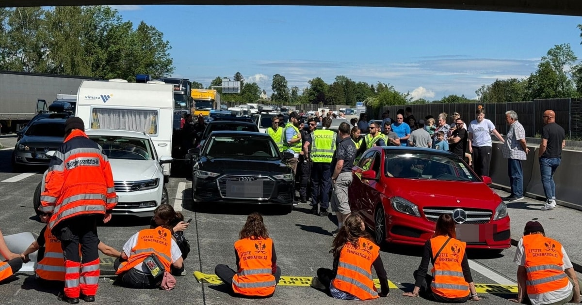 Traffic jam chaos continues - Climate activists get stuck on the A10 ...