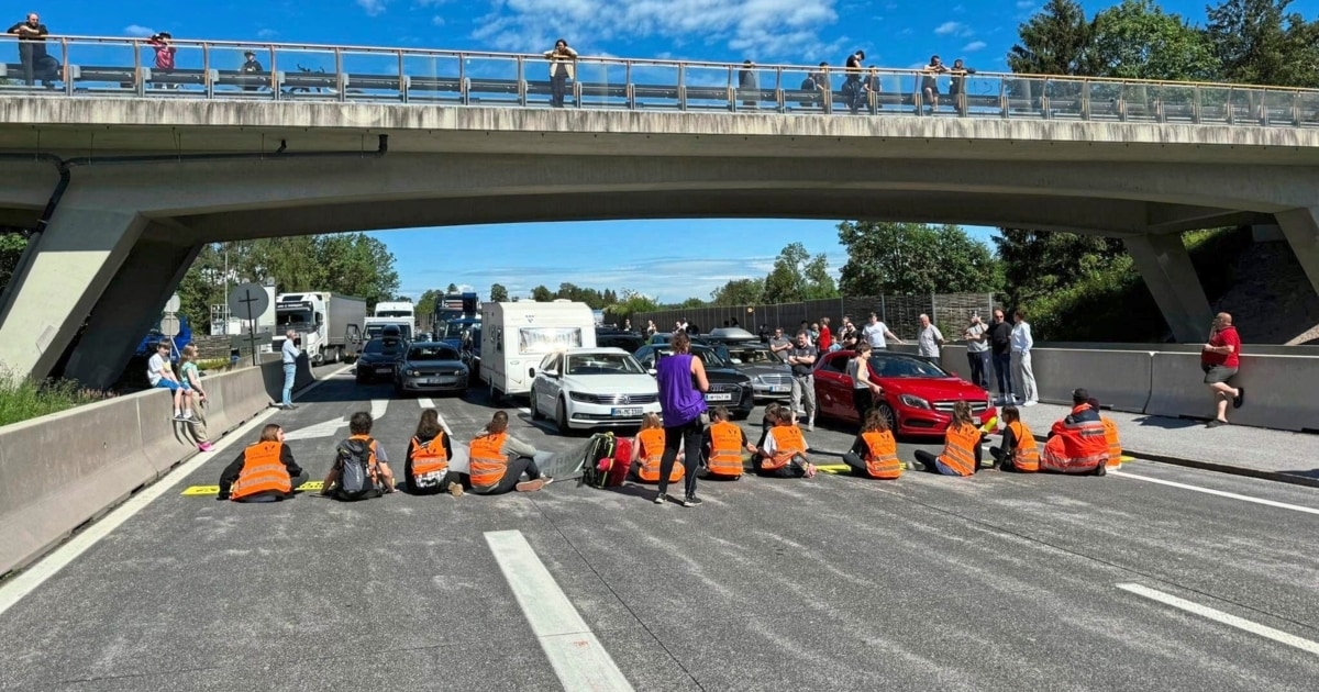Climate glue, mega traffic jam - 28 kilometers of traffic jam on A10 in ...