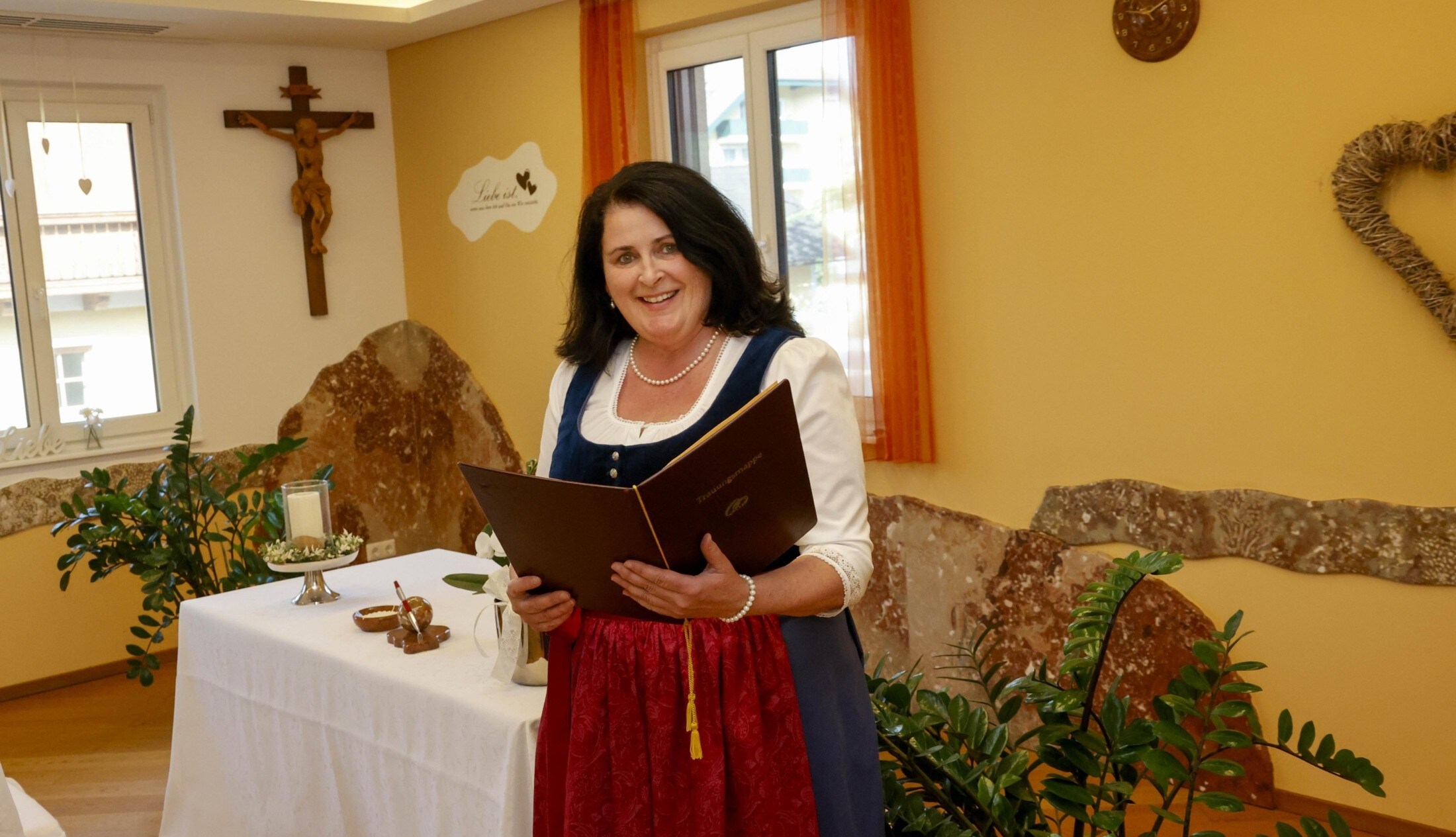 Registrar reveals - “It’s so beautiful when they are so in love” | krone.at