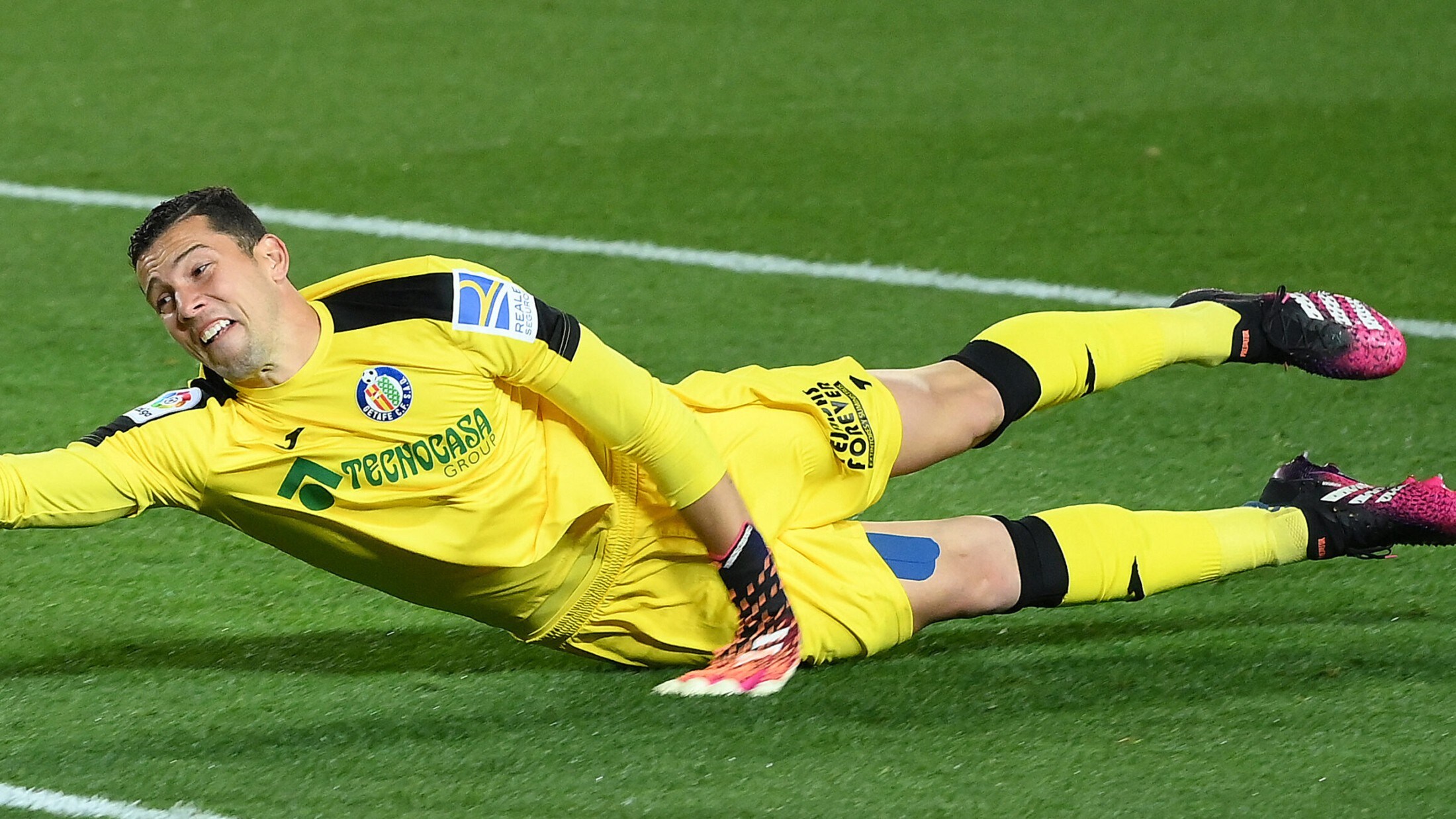 Schädel-Hirn-Trauma - Star-Goalie überlebt Horror-Crash in La-Liga ...