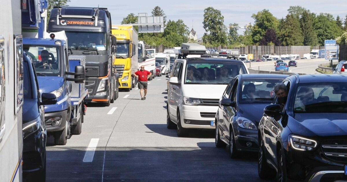 Traffic jam before Corpus Christi - The horror of May on the A10 had it ...