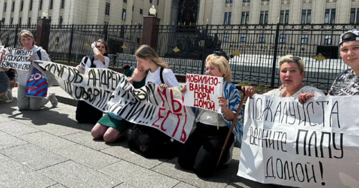"Bring men home" - Distraught soldiers’ wives rage in the middle of ...
