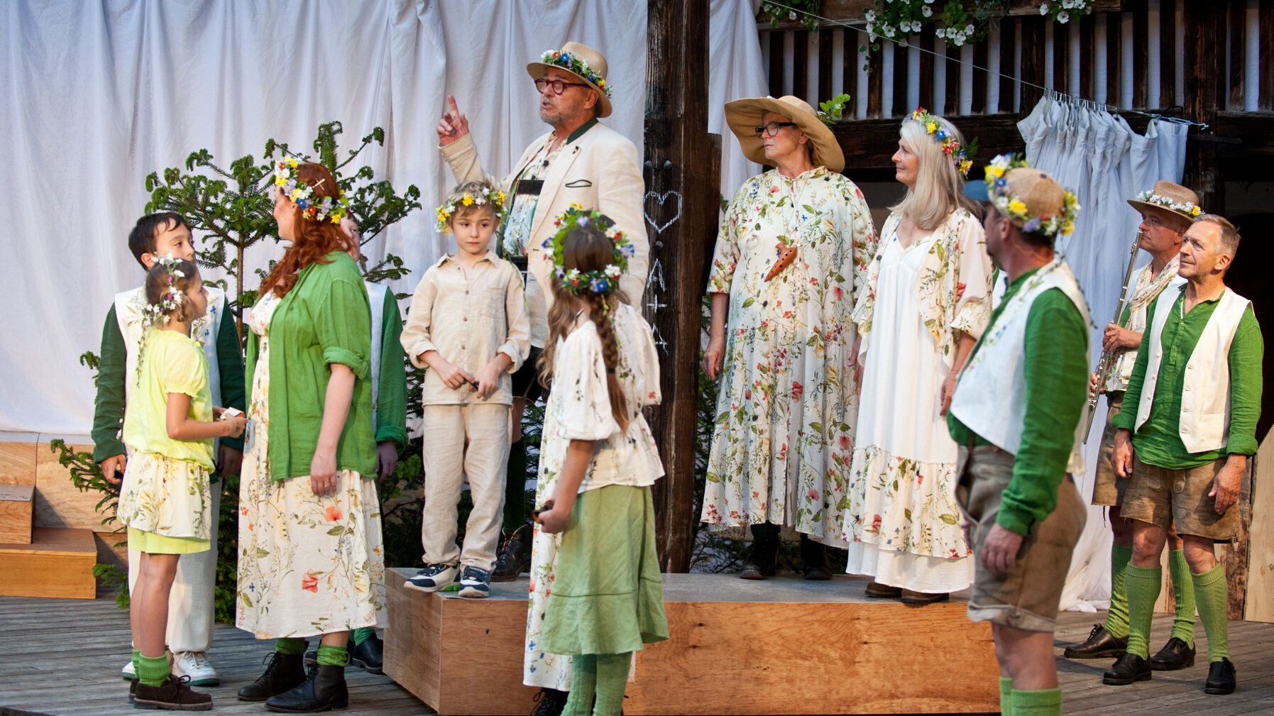 Theater Meggenhofen - Turbulentes Zaubermärchen mit vielen Promis ...