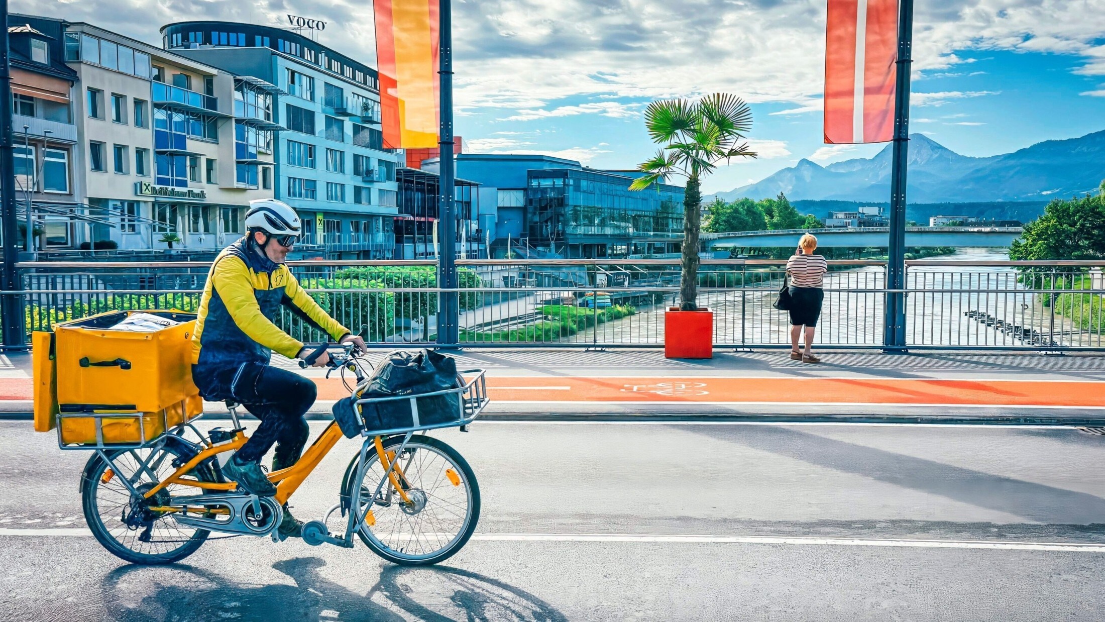 What comes next - Self-test: On a delivery tour with the postal bike ...