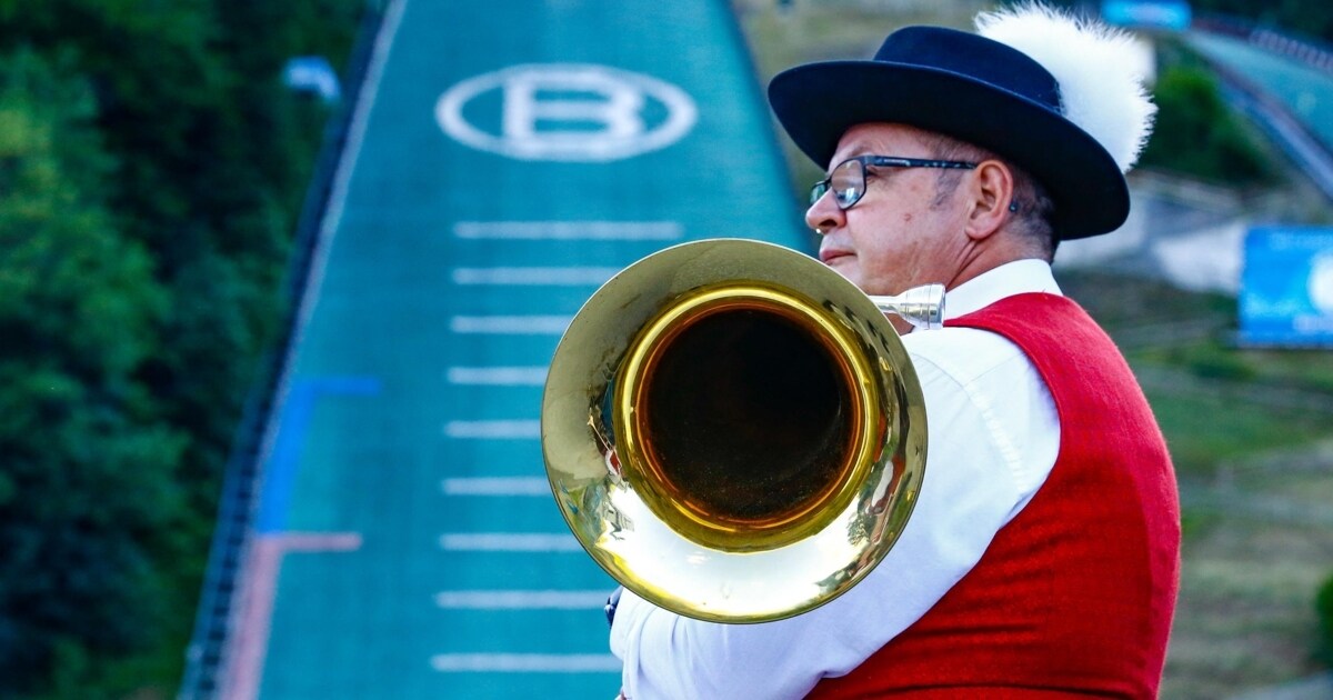 "Music in motion" - The best bands march in a competition | krone.at