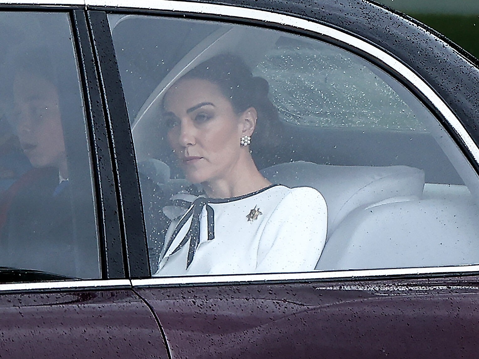 Dokunaklı an - Prenses Kate “Trooping The Colour” törenine giderken ...