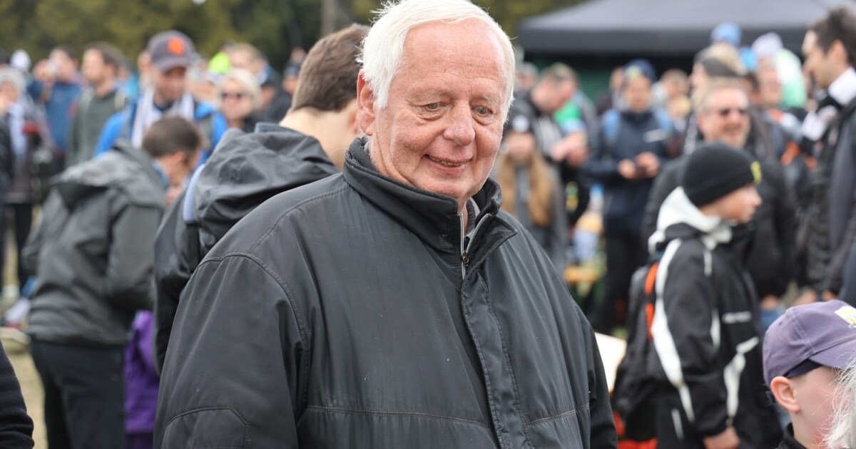 Mit 72 Jahren - Sturms Ehrenpräsident Hans Fedl ist verstorben | krone.at