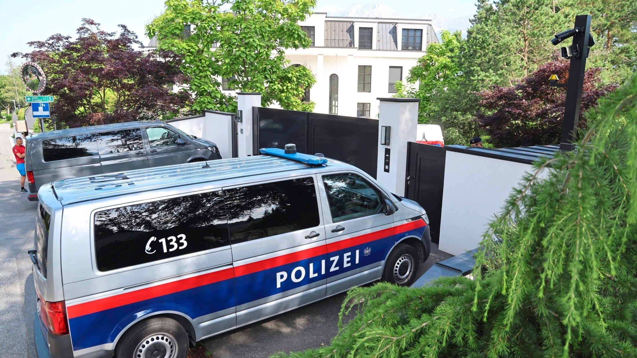 Bu acıttı ... - Benko’ya baskın – ve Porsche de gitti! | krone.at