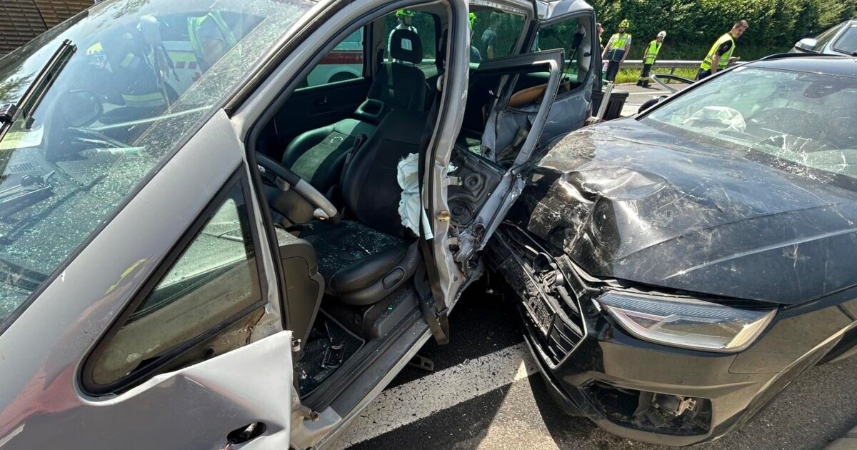 Accident on the A2 - 25-year-old man trapped between crash barrier and ...
