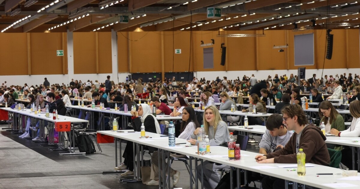 320 dürfen studieren - Jeder dritte Platz beim Medizintest blieb leer ...