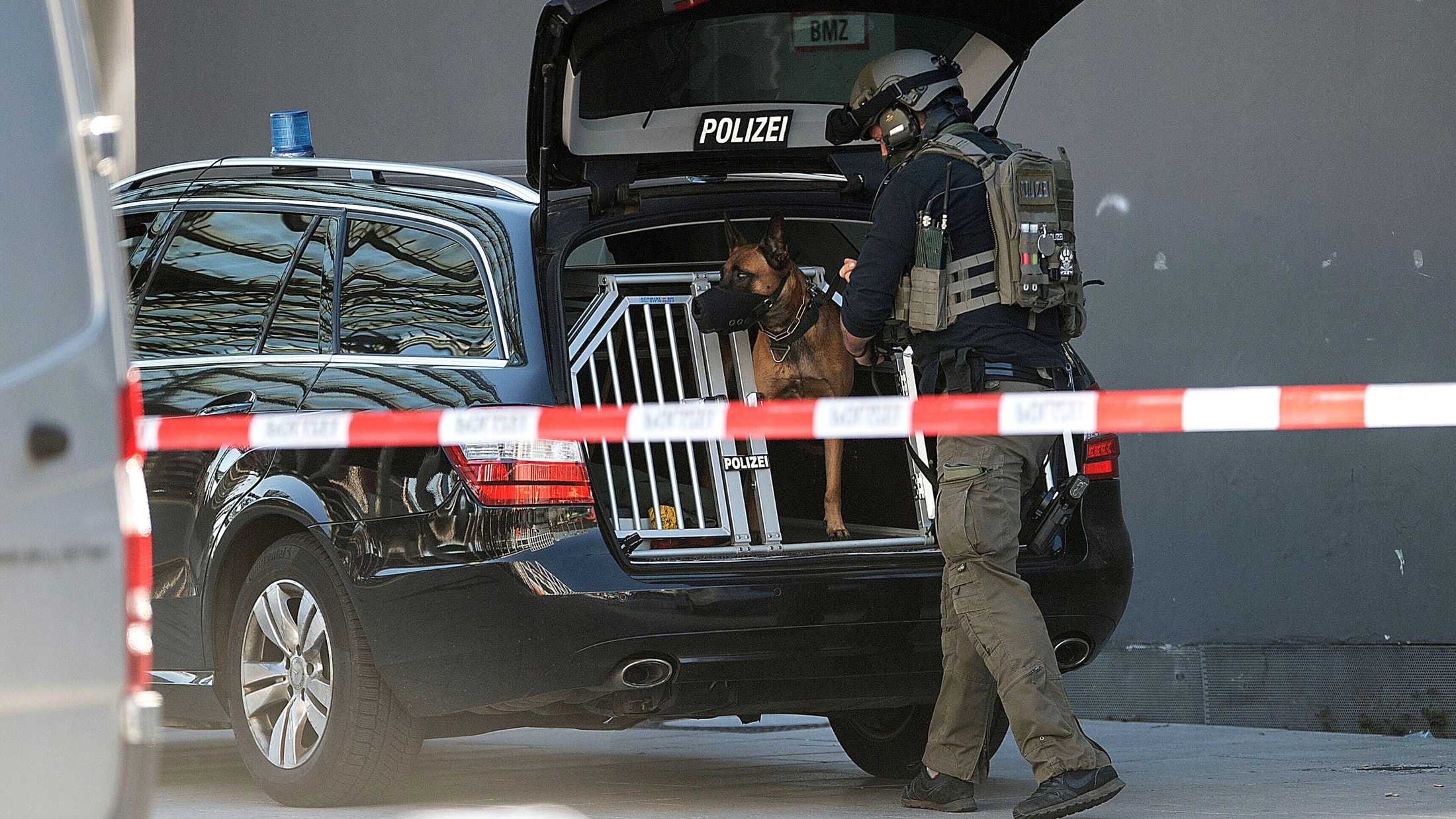 SEK operation in Cologne - Hostage-taking ended, several arrests | krone.at
