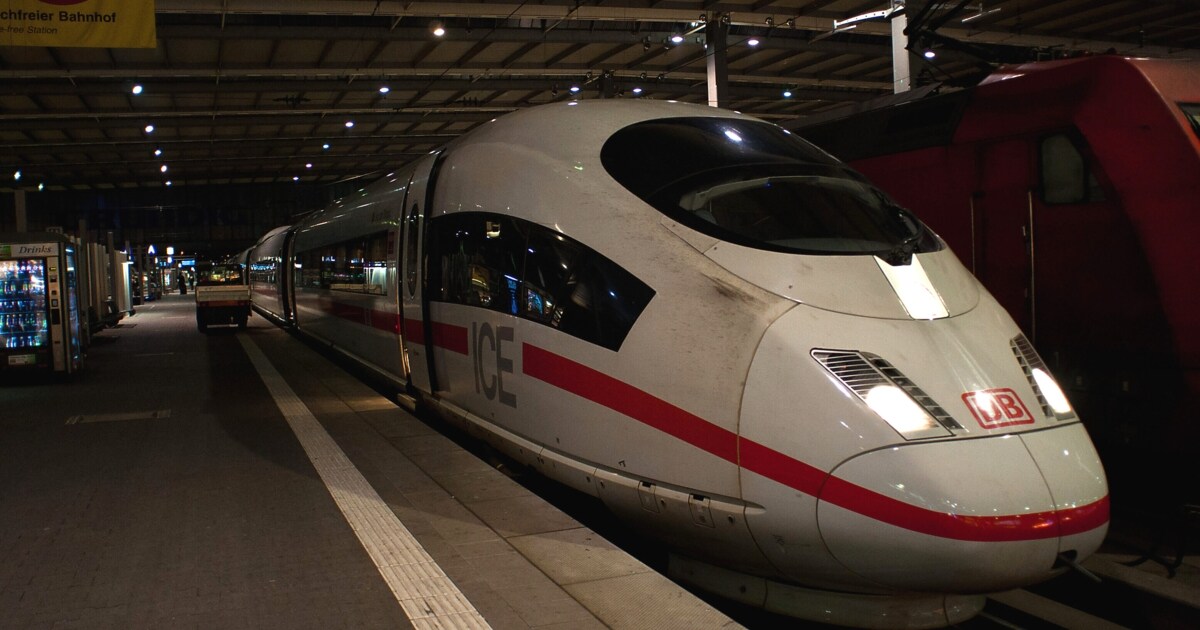 Bluttat in Stuttgart - Mann stach auf Bahnreisende ein: Zwei Verletzte | krone.at