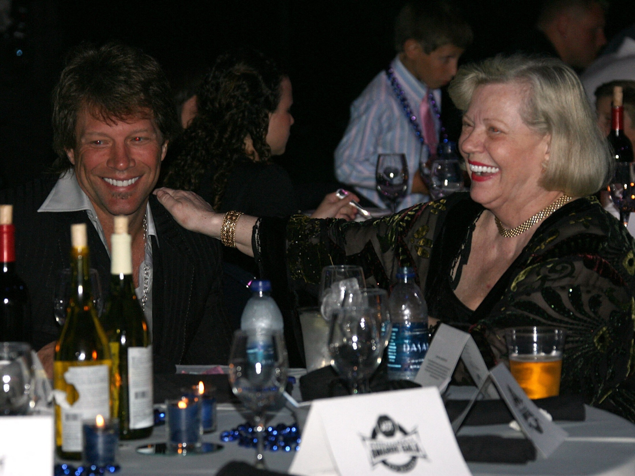 Sie „war eine Kraft“ - Jon Bon Jovi in tiefer Trauer um seine Mutter ...
