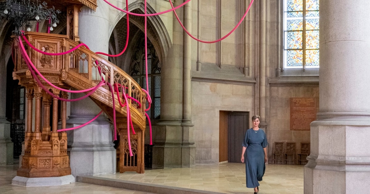 St. Mary's Cathedral Linz - The next provocation: pink pipes in the ...