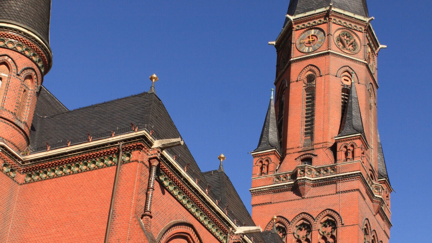 Major search operation - Man (90) locked in church: Help by bell | krone.at