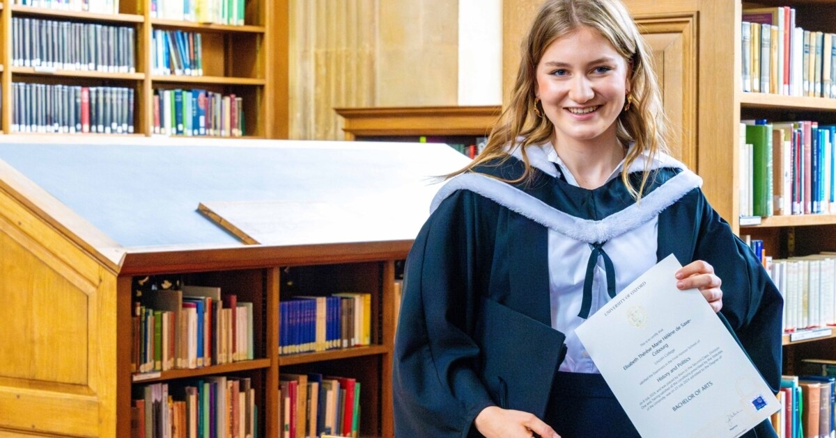 Beaming with pride - Crown Princess Elisabeth has graduated from ...