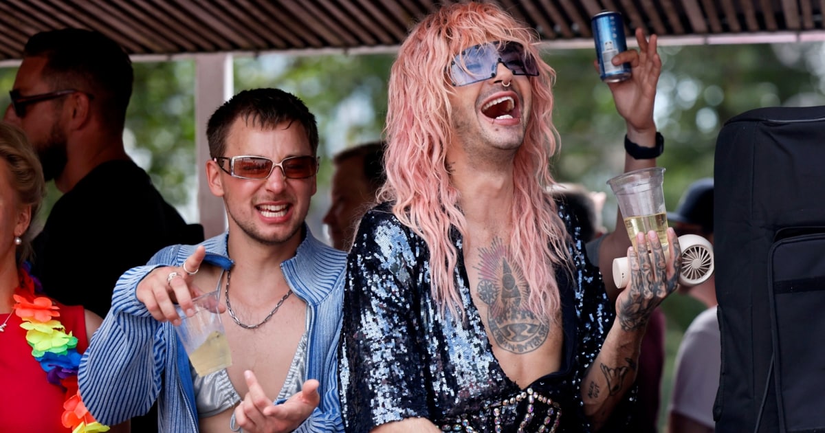 Love rumors - Bill Kaulitz caught with ex ‘Bergdoktor’ star | krone.at