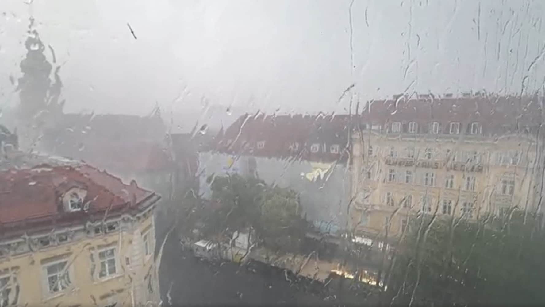 Hail and squalls - Warning: thunderstorm front moving across Austria ...