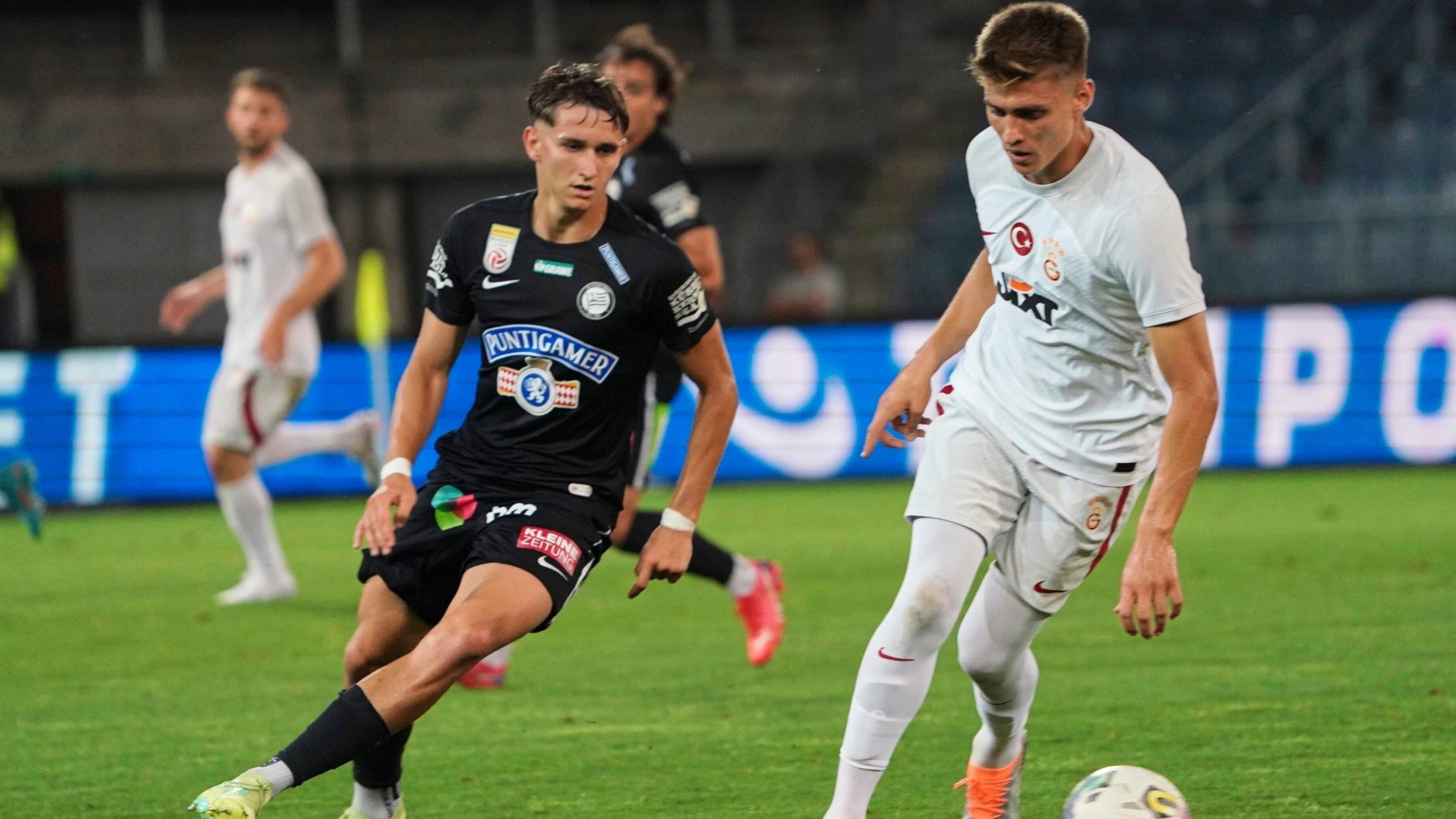 Vertrag bis 2027 - Dieses Talent verlängert bei Sturm langfristig ...