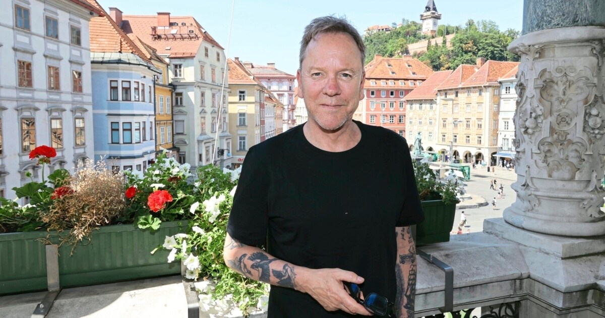 Hollywood star in Graz - Kiefer Sutherland signs the Golden Book | krone.at