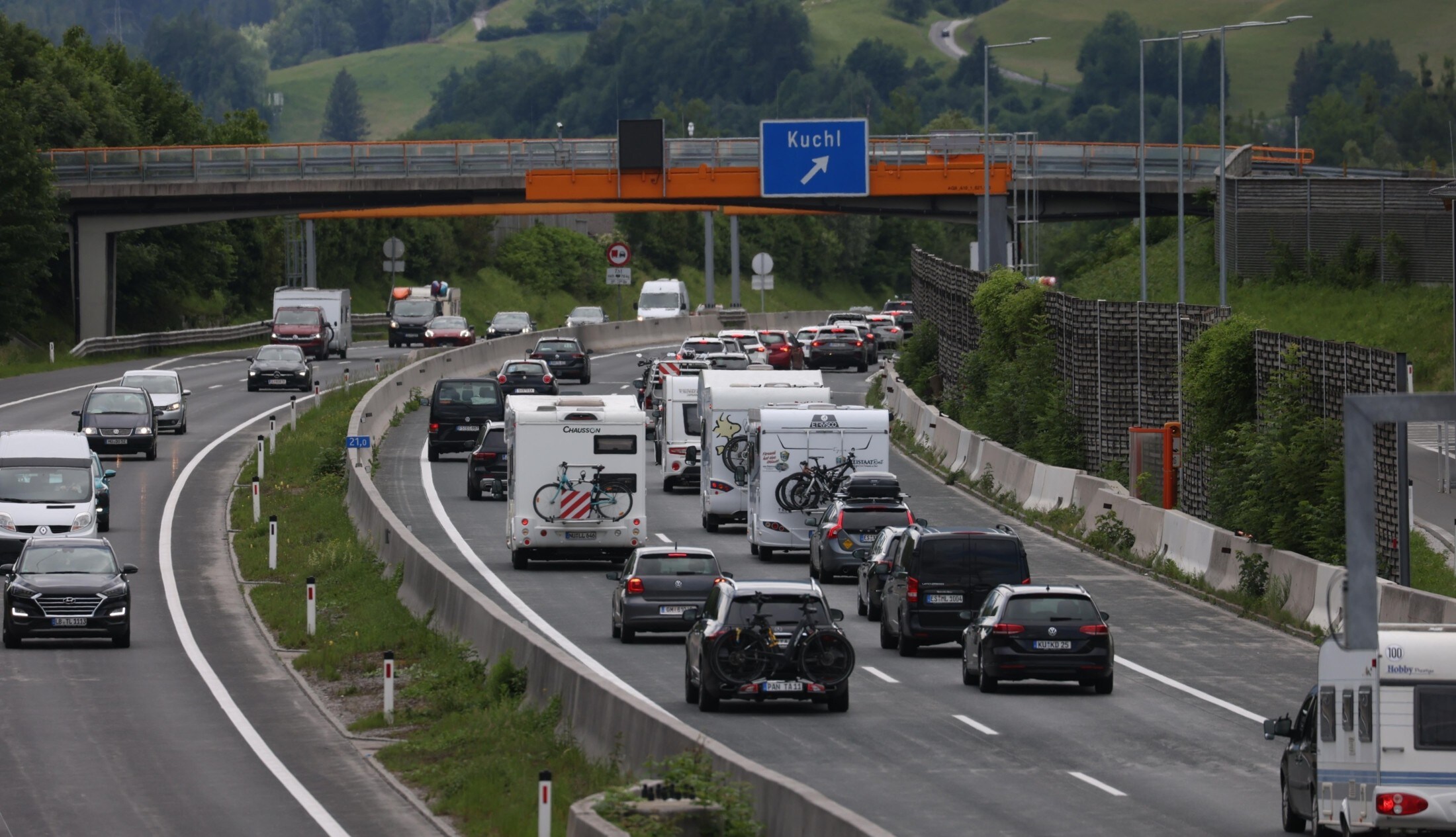 Traffic jam on the A10 - Municipality of Kuchl hopes for eight road ...