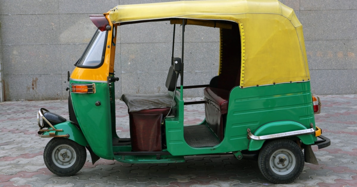 Off the road - 85-year-old man dies in tuk tuk accident | krone.at