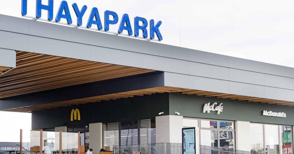 "Crown" at McDonald's - A look inside the fast food kitchen after ...