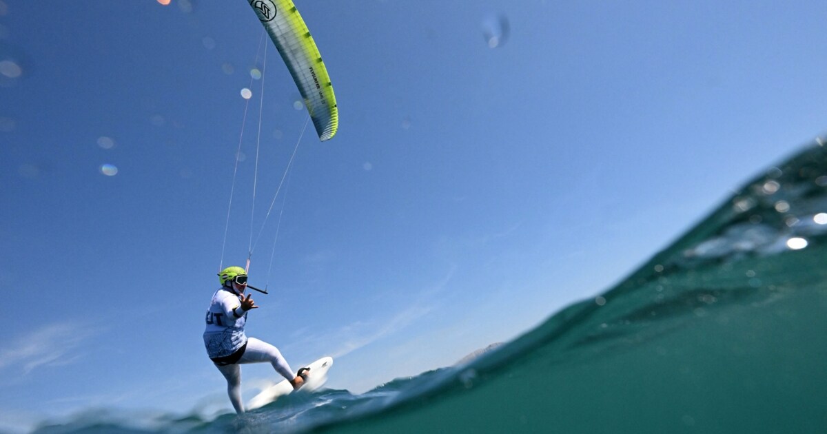 Olympia-Kitesurfen - Valentin Bontus auch an Tag zwei im Spitzenfeld ...