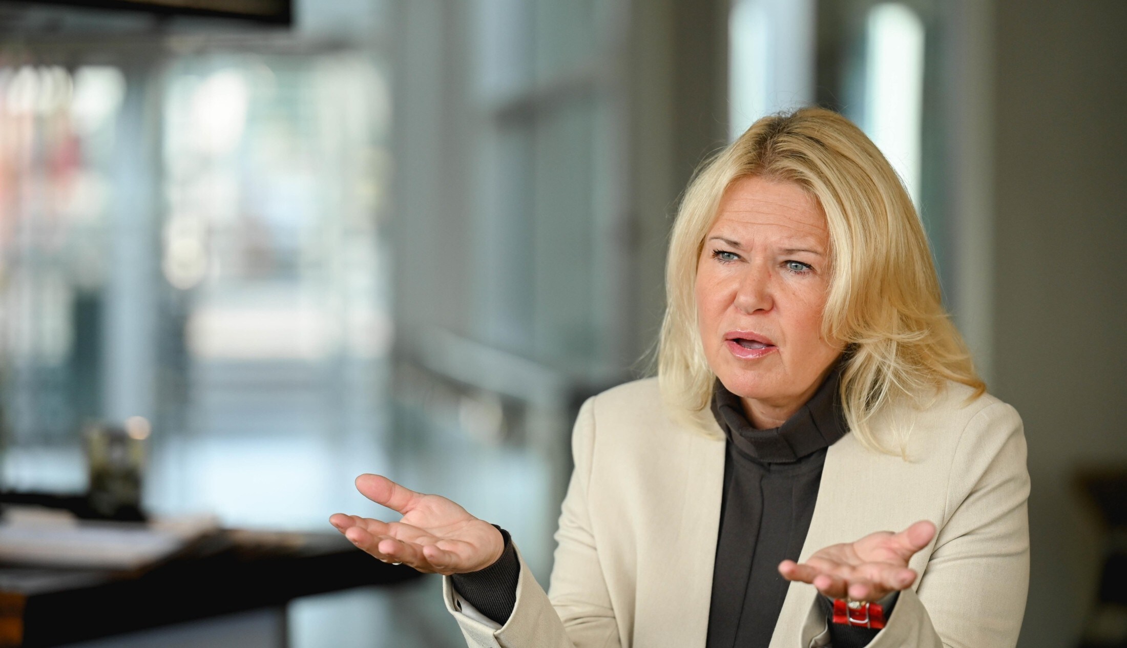 For 90 square meters - Family has to pay 5400 euros in operating costs ...