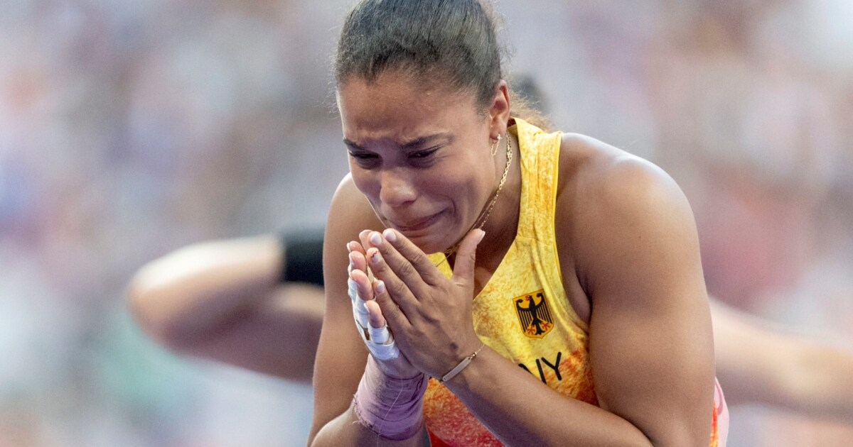 "God's blessing" - At the winner’s interview: German sings gospel song ...