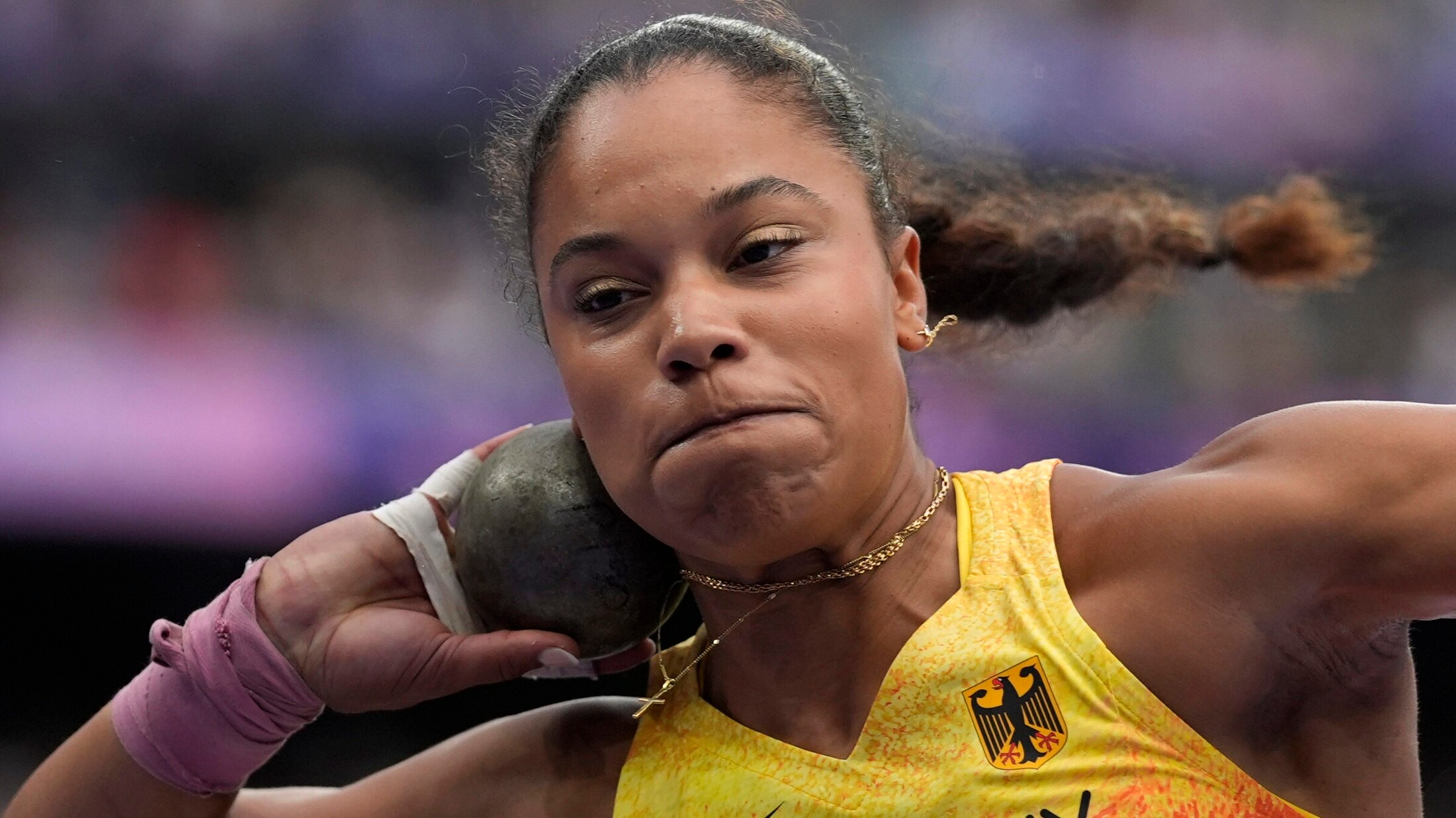 "God's blessing" - At the winner’s interview: German sings gospel song ...