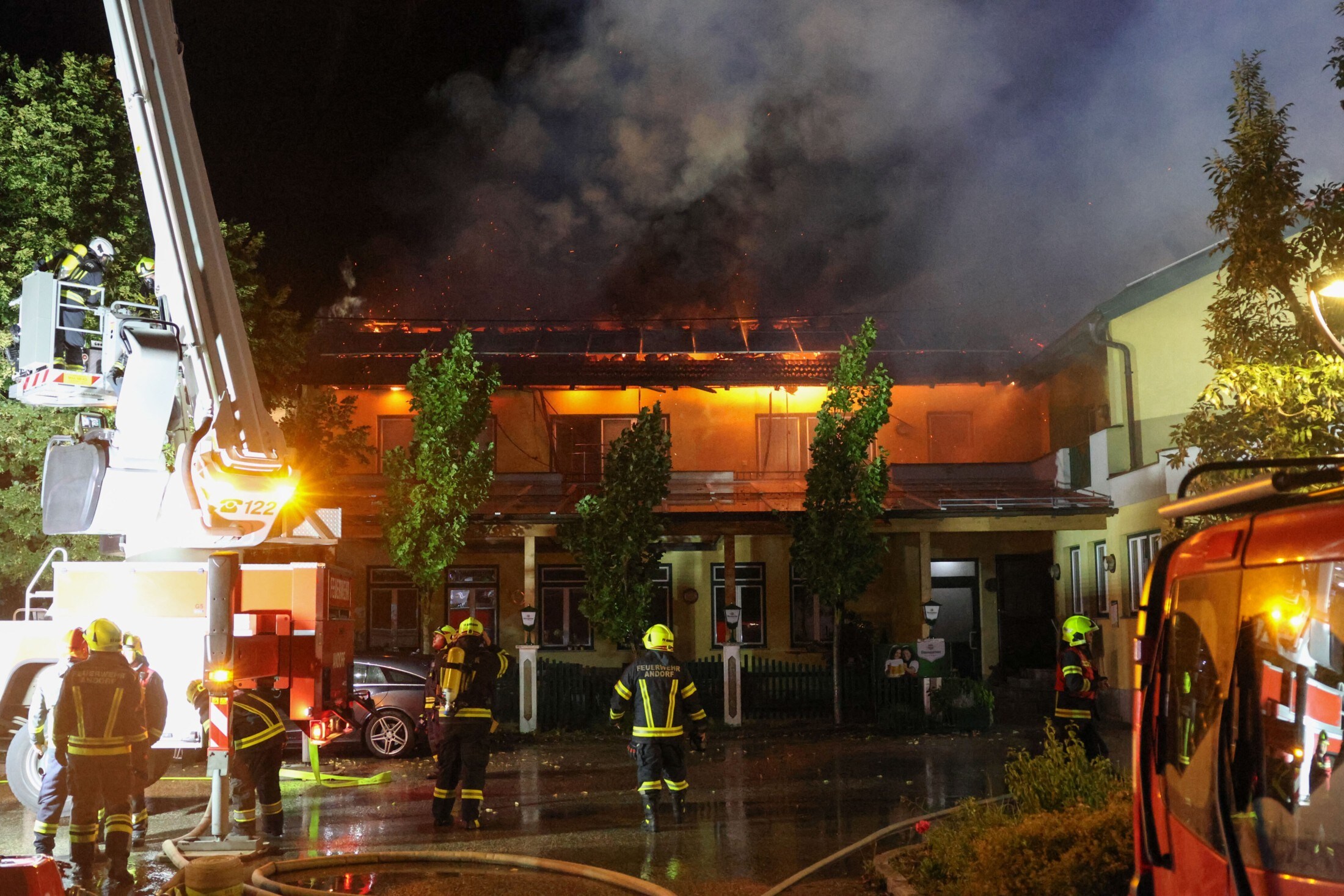 20-year-old caught - Fire set in traditional inn | krone.at