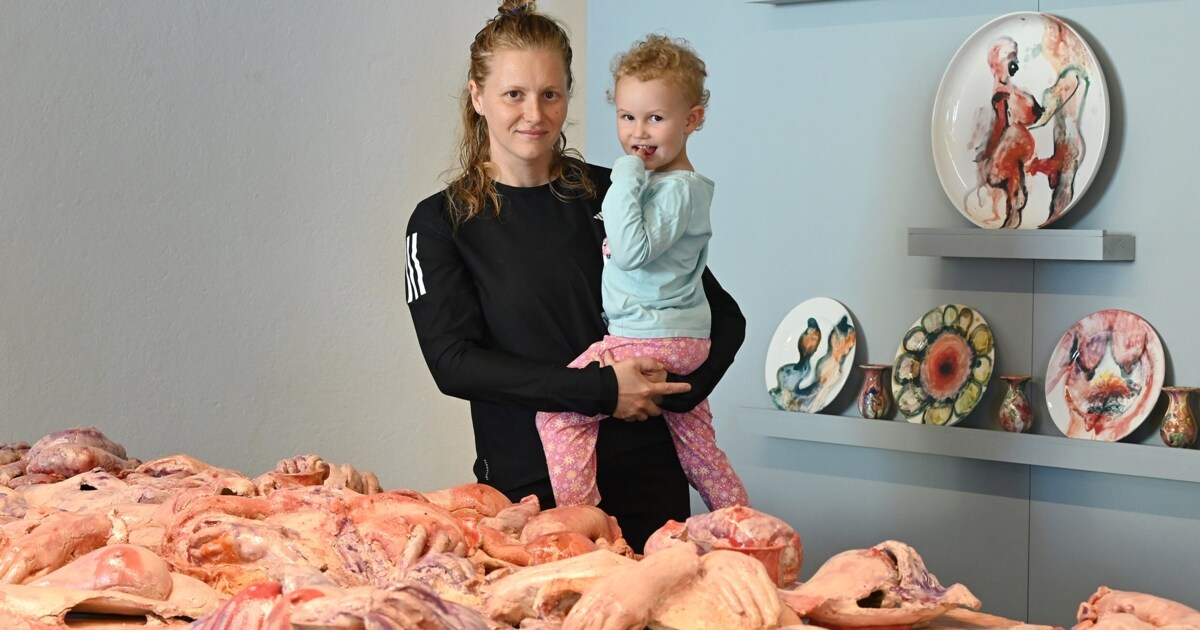 Ceramics in Gmunden - From the primordial mother to the dismembered ...