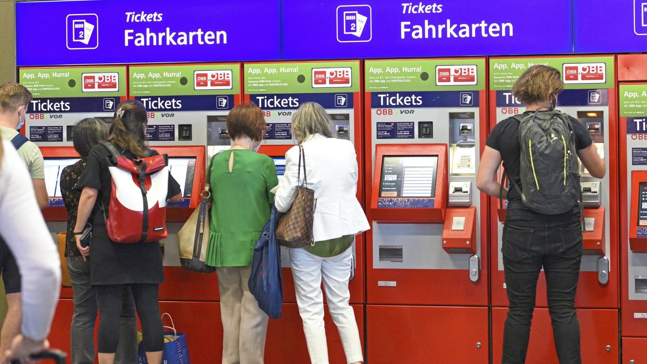 30,000 euros damage - Seven ÖBB ticket machines broken into | krone.at