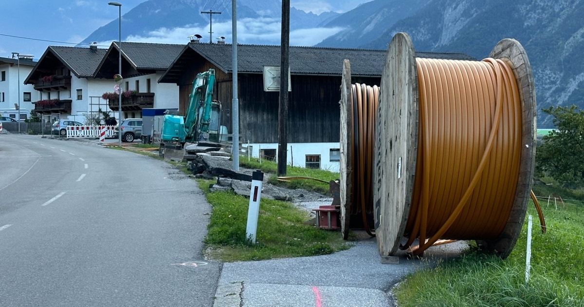 Raid in Tyrol - Ten arrests on fiber optic construction site | krone.at