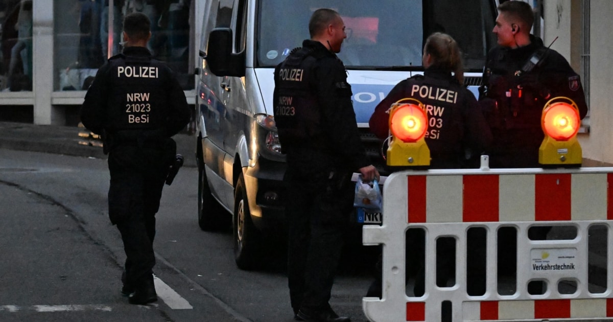 Hidden in a backyard - “It’s me”: Solingen attacker turns himself in ...