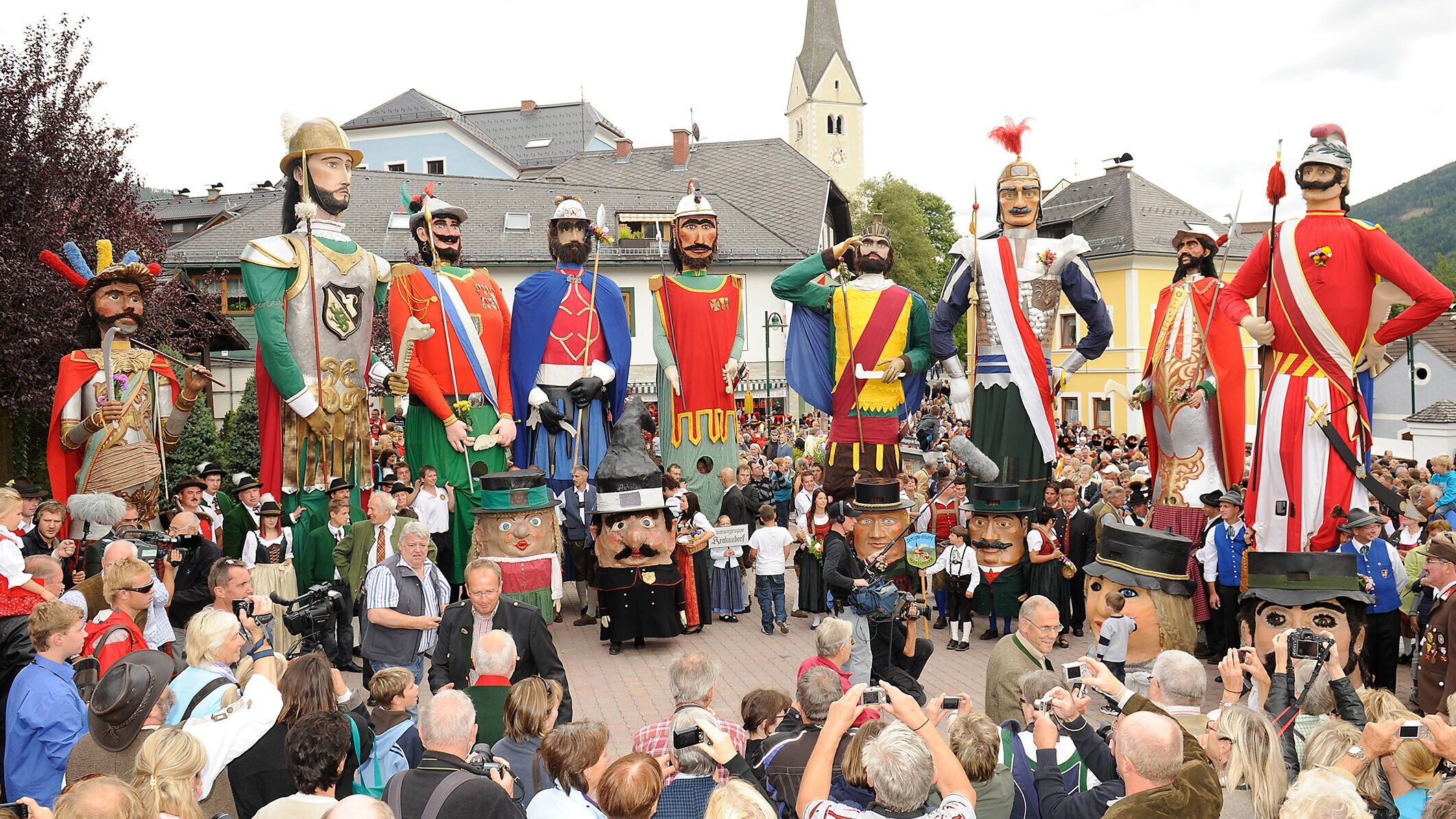 Tradition in Murau - The big meeting of the large Samson figures | krone.at