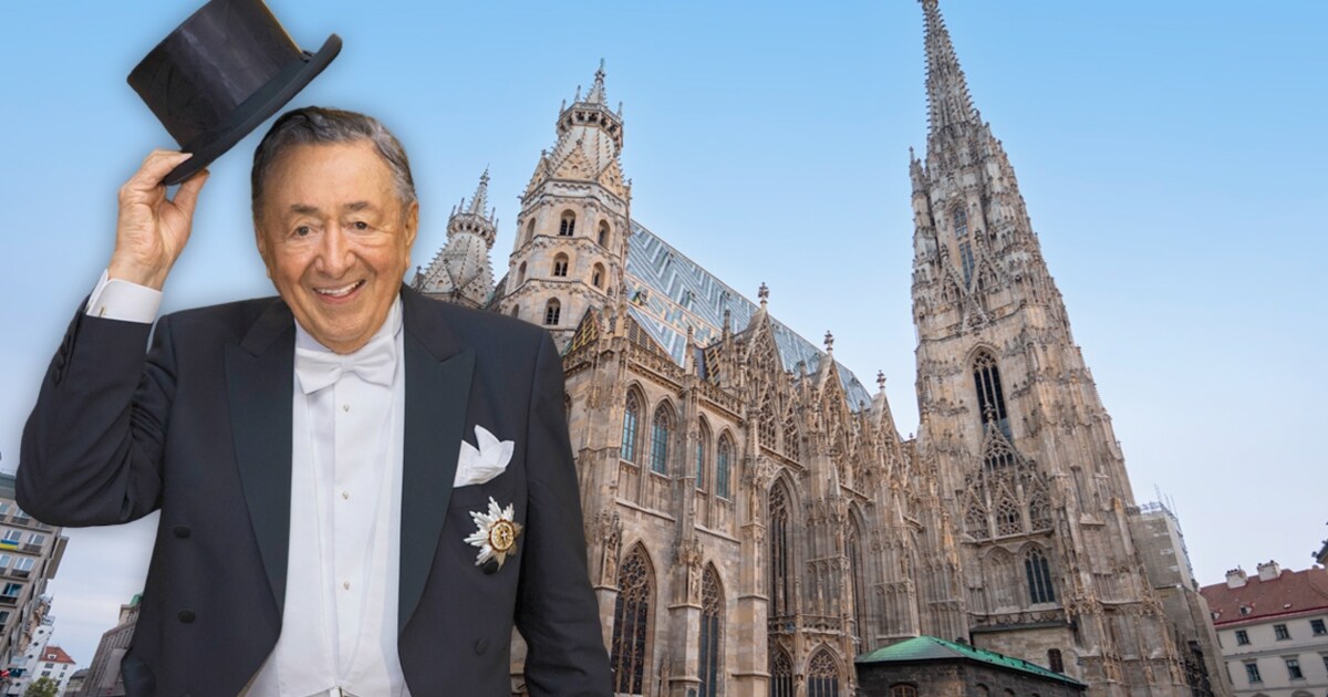 Im klassischen Rot - Letztes Bauwerk von Richard Lugner aufgestellt ...