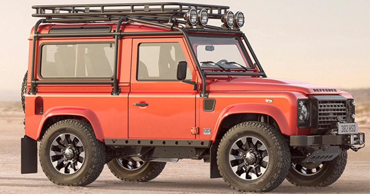 Powerful, not fast - Land Rover offers classic Defenders with V8 | krone.at