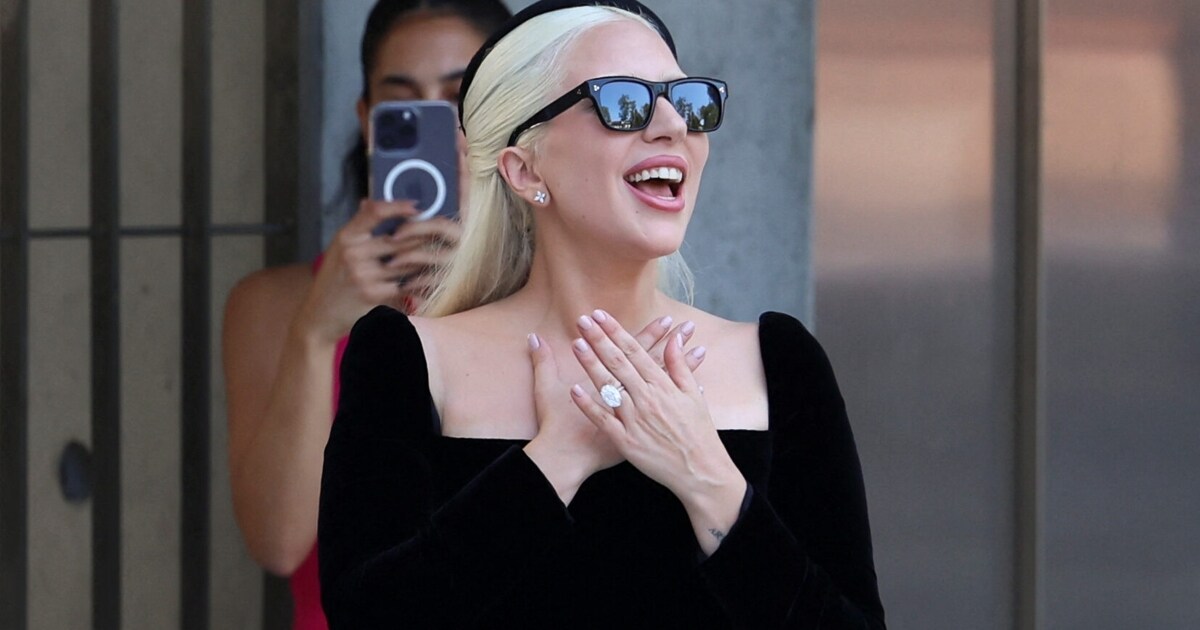 Diva appearance at the Lido - Lady Gaga lets her engagement ring ...