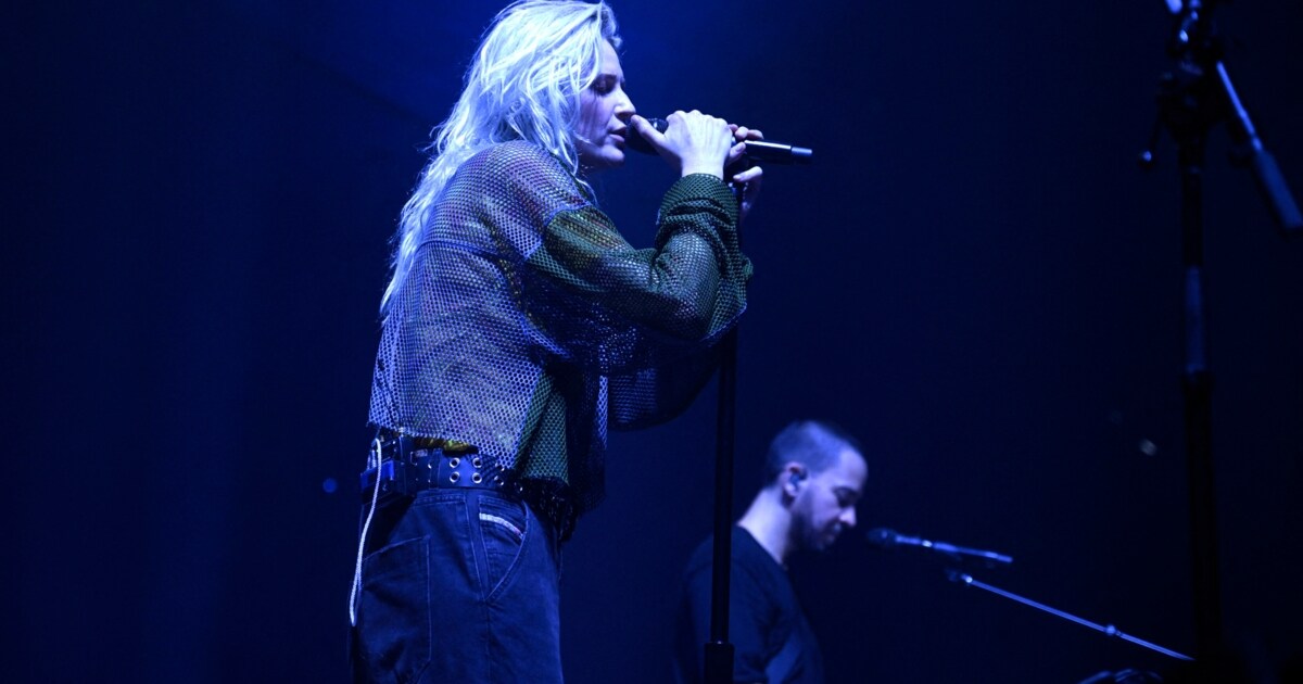 New album and tour - US band Linkin Park is now rocking with a female ...