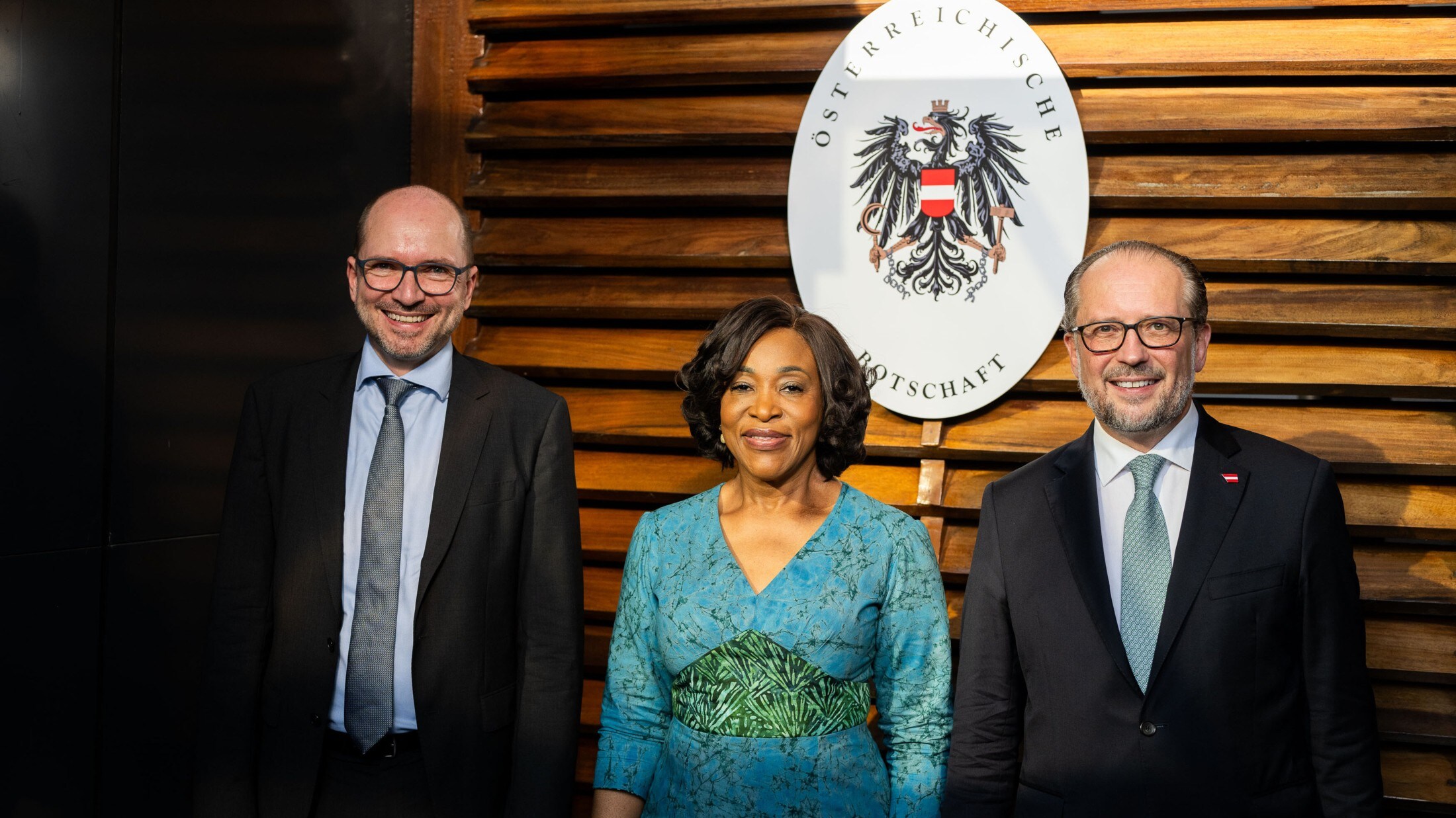 Embassy opened - Ghana: Schallenberg signs migration agreement | krone.at