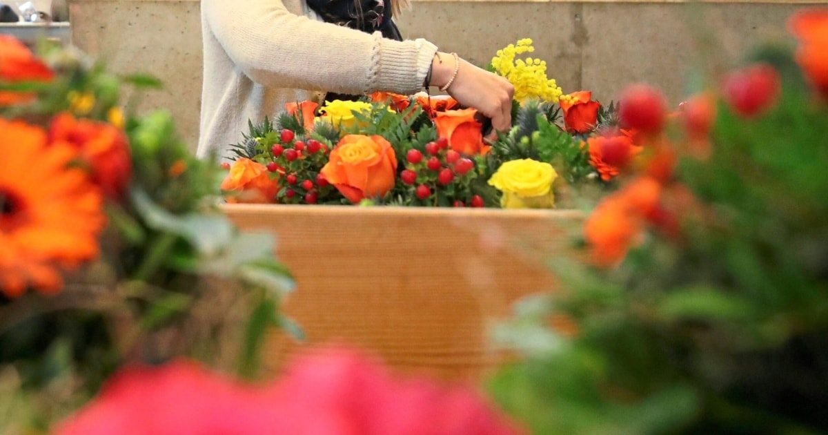 Sales clerk remained stubborn - Teenagers robbed flower shop with a gun ...