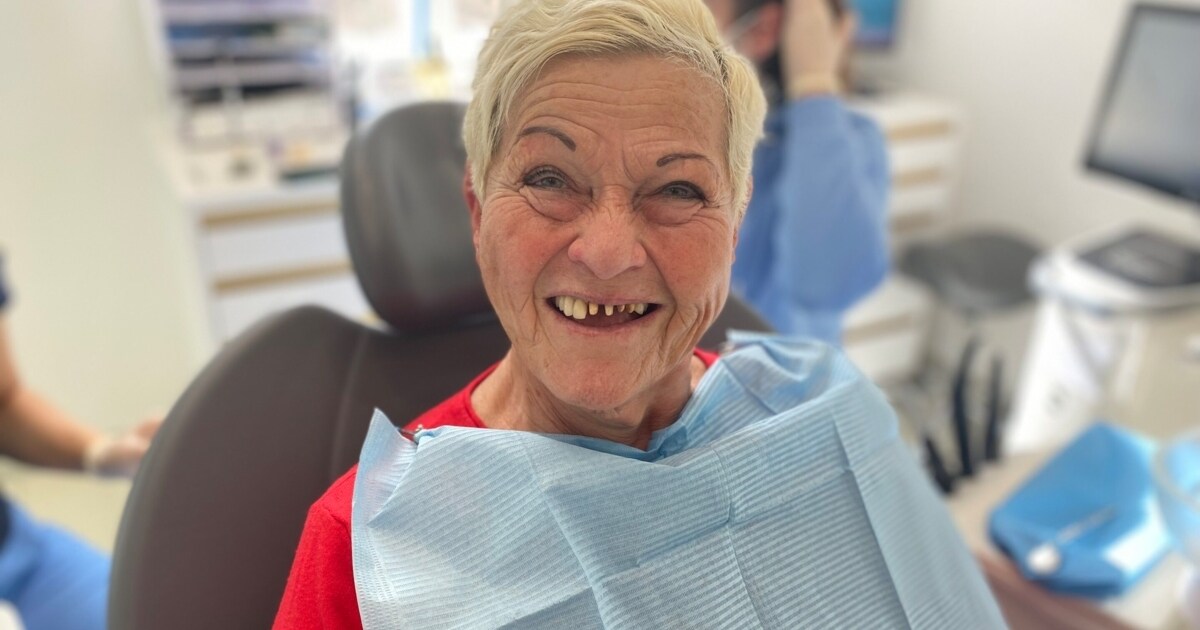 Shock photo - Jazz Gitti shows what her teeth looked like | krone.at