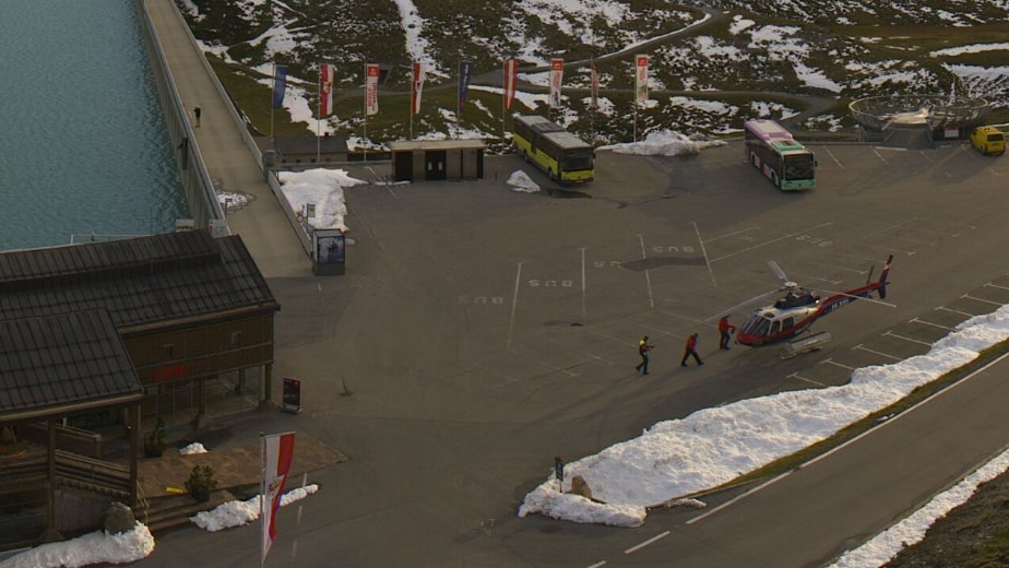 Helicopter rescue - Dutch hiker keeps mountain rescuers on their toes ...