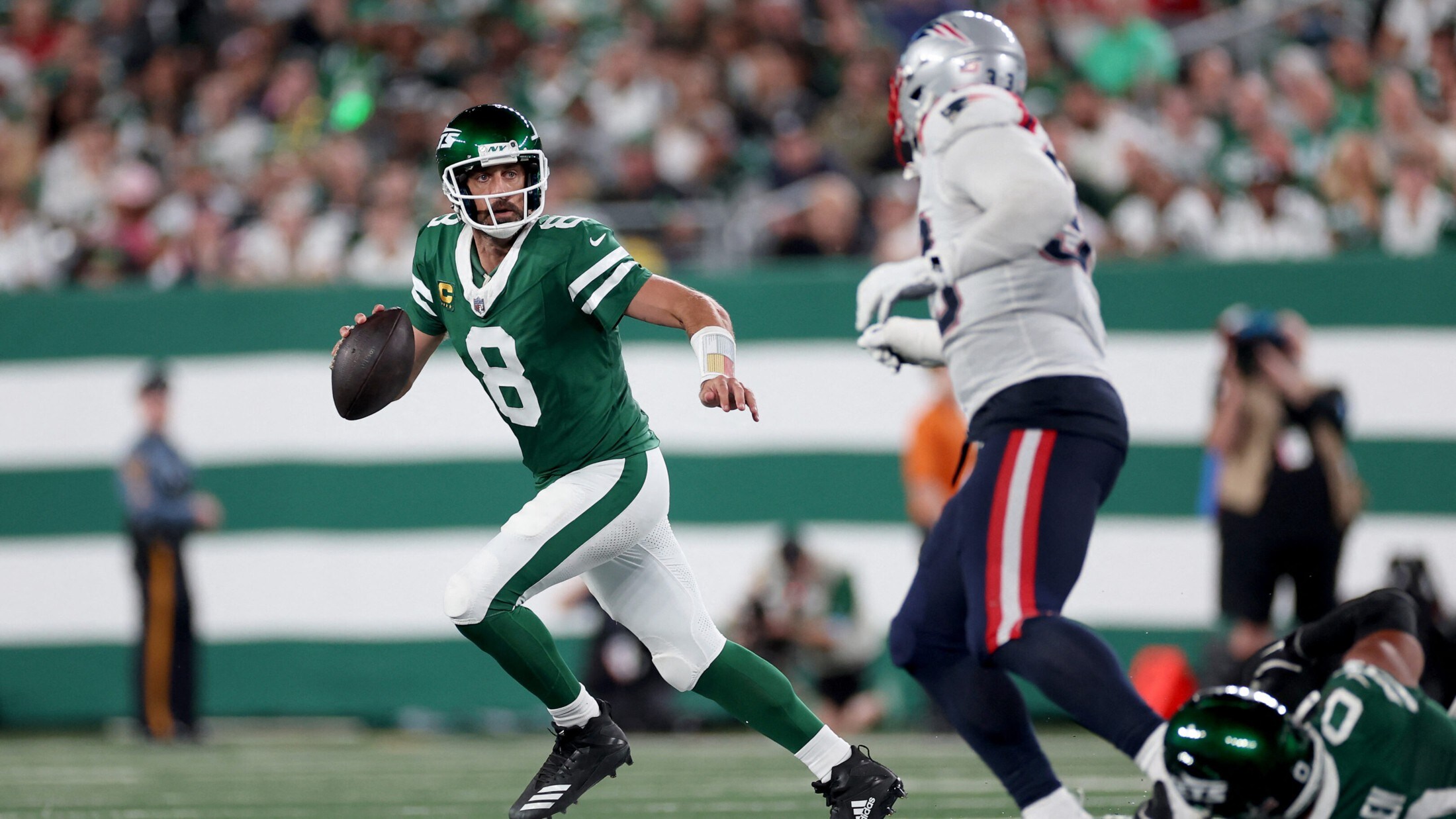 Negative streak ended - Aaron Rodgers lets Jets celebrate against Patriots | krone.at